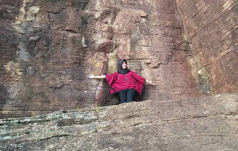 Pantai Batu Lapis Tiket Masuk, Lokasi, Spot Foto - Travelingan.Net
