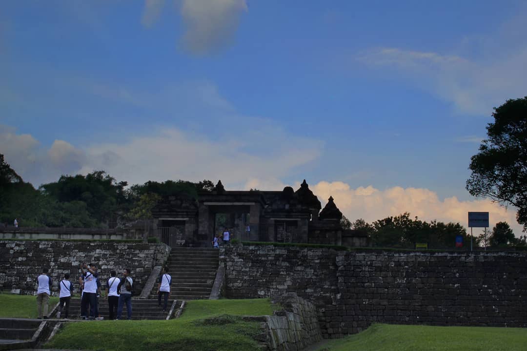 Candi Ratu Boko Tiket Masuk, Jam Buka, Sejarah - Travelingan.Net